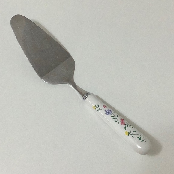 Johnson Brothers | Dining | Johnson Brothers Cake Server | Poshmark